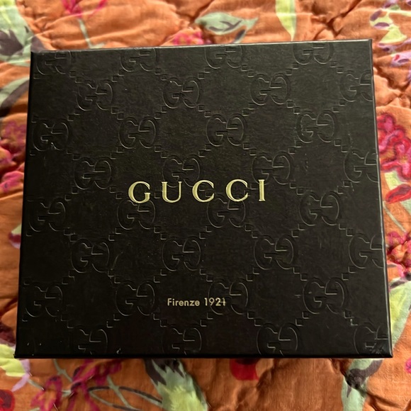 Gucci | Other | Gucci Gift Box With Original Gucci Link Tissue Paper ...